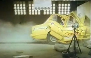 VIDEO: Crash-test teribil cu Holden Commodore 1978 - AutoMarket