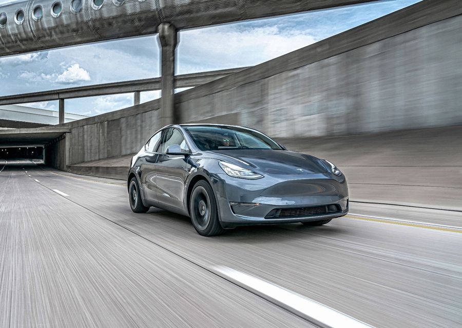 Tesla Model Y, cea mai vândută mașină în Europa în primul trimestru din ...