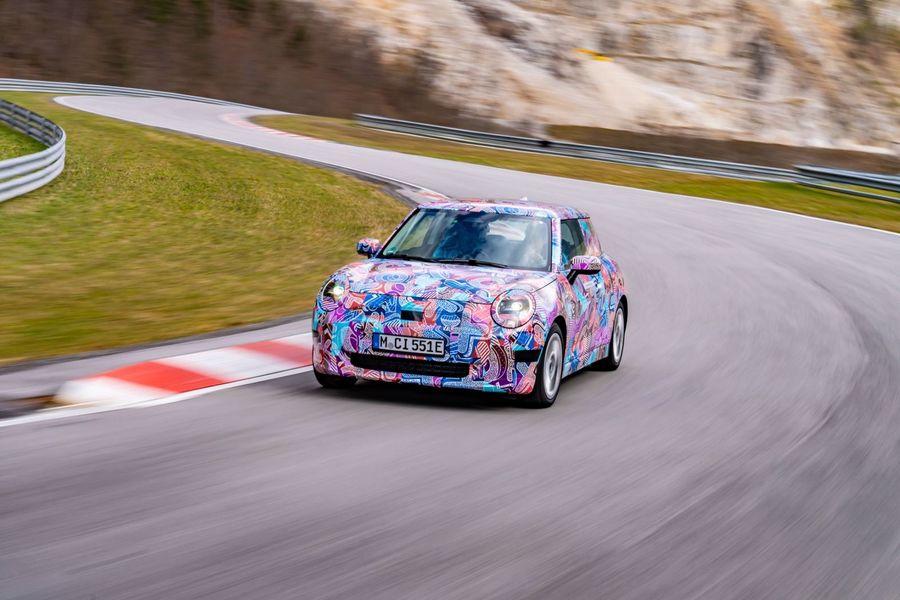 Imagini noi cu viitorul Mini Cooper electric: autonomie de până la 400 ...